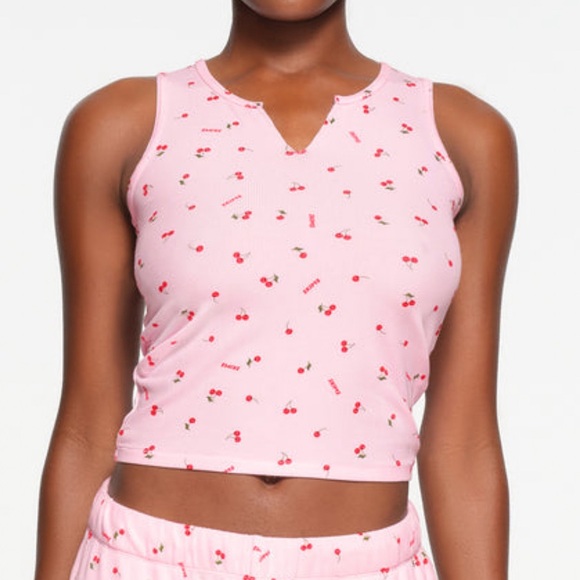 SKIMS | Tops | Skims Nwt Soft Lounge Split Front Tank Cherry Blosson ...